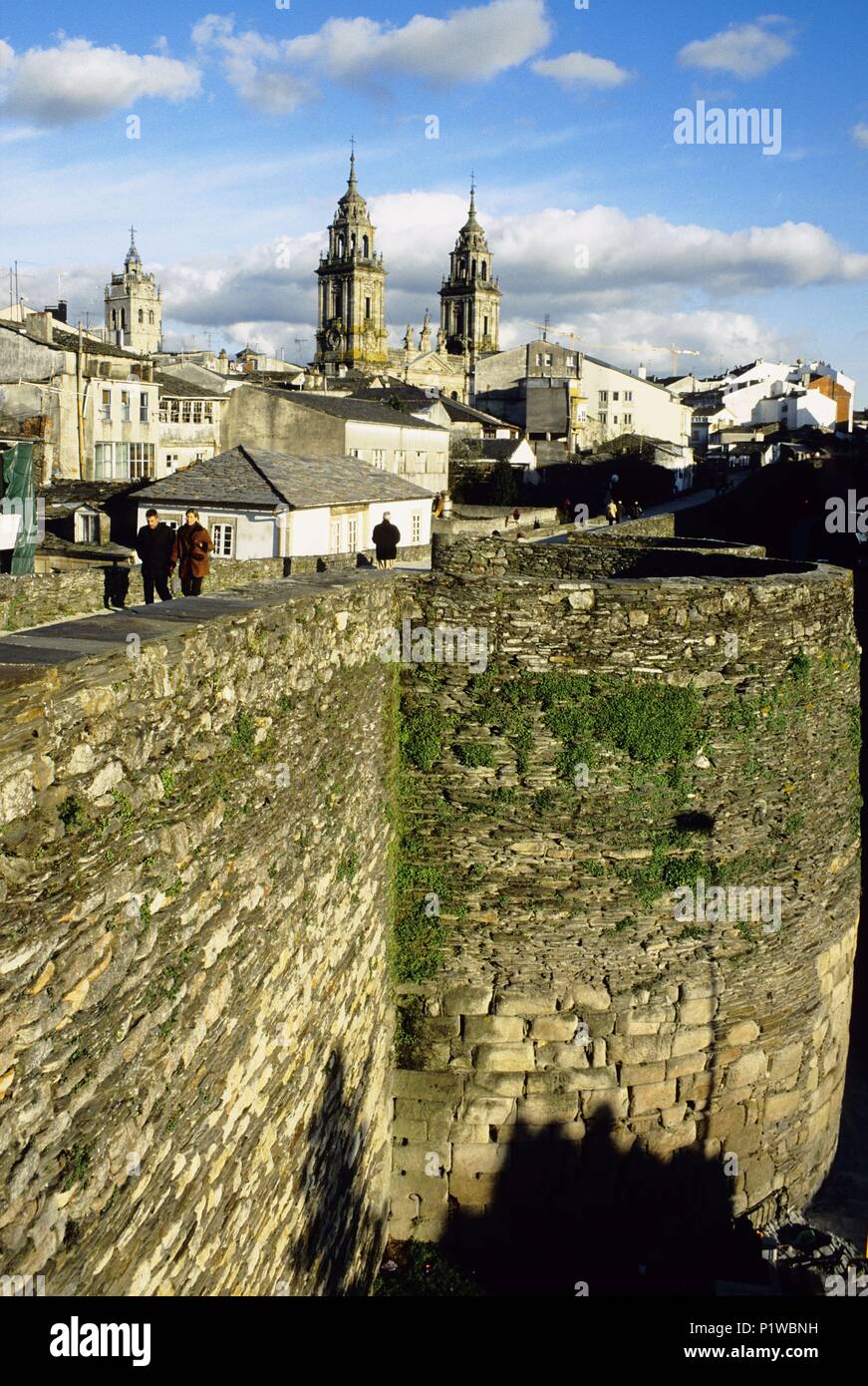 Espagne - Galice - Lugo (district) - LUGO. Lugo, Paseo Murallas romanas ...