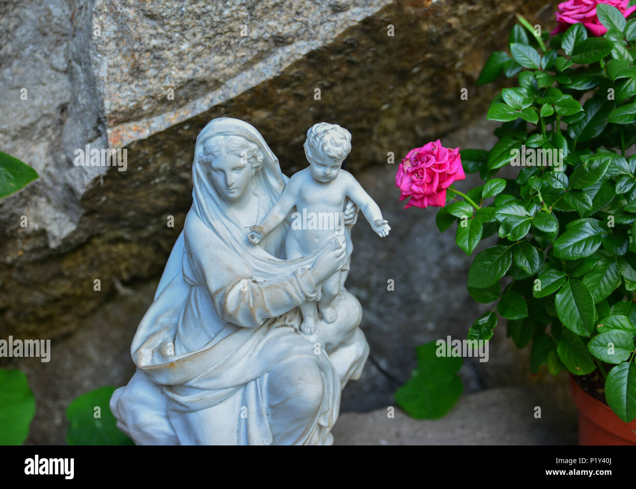 Sculpture vierge marie de lourdes Banque de photographies et d’images à ...
