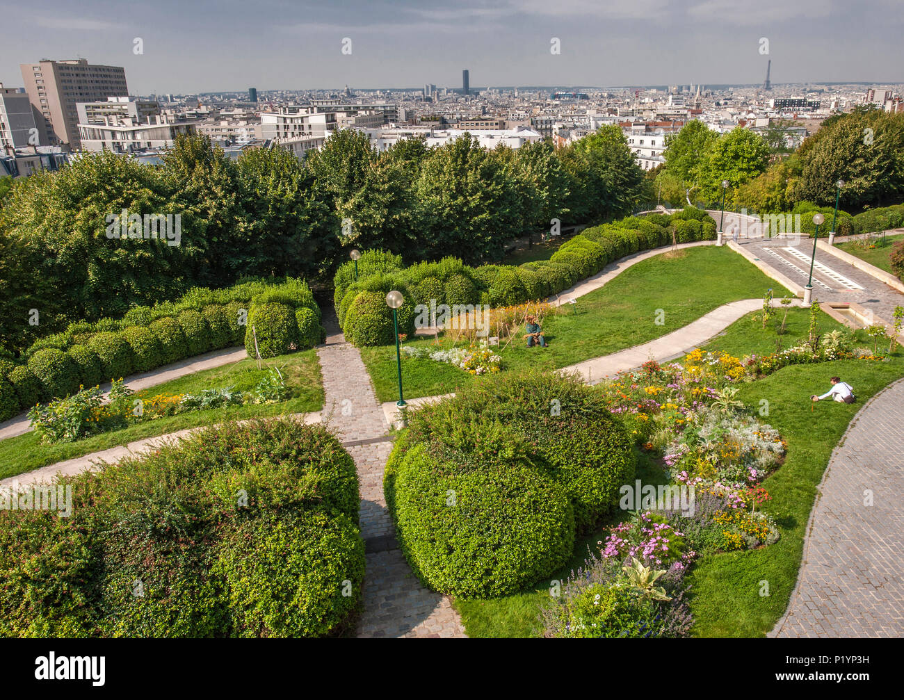 France, Paris 20ème arrondissement, Parc de Belleville et vue sur la ...