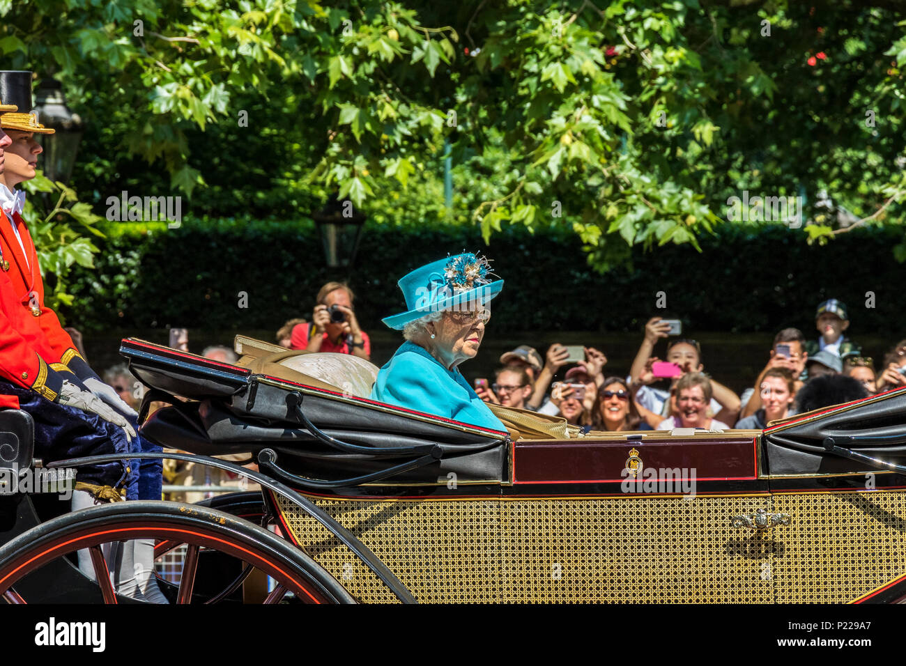 La reine seule dans une calèche Banque de photographies et d’images à ...