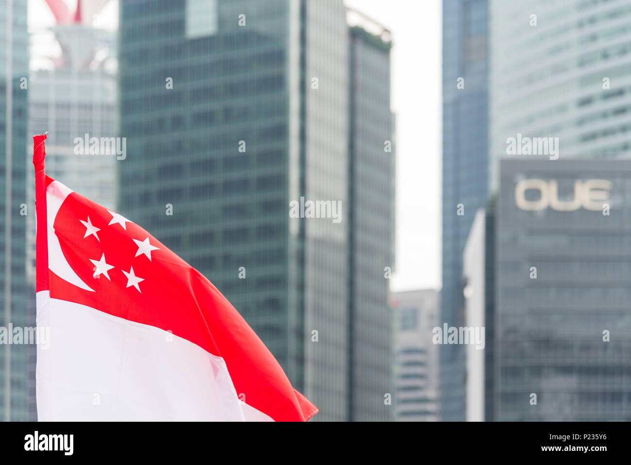 Singapore national flag Banque de photographies et d’images à haute ...