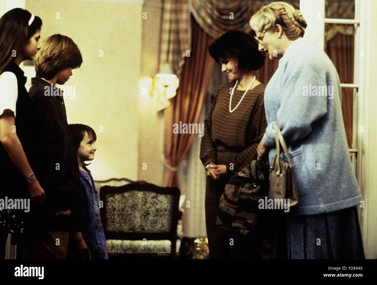 Mrs doubtfire 1993 sally field Banque de photographies et d’images à ...