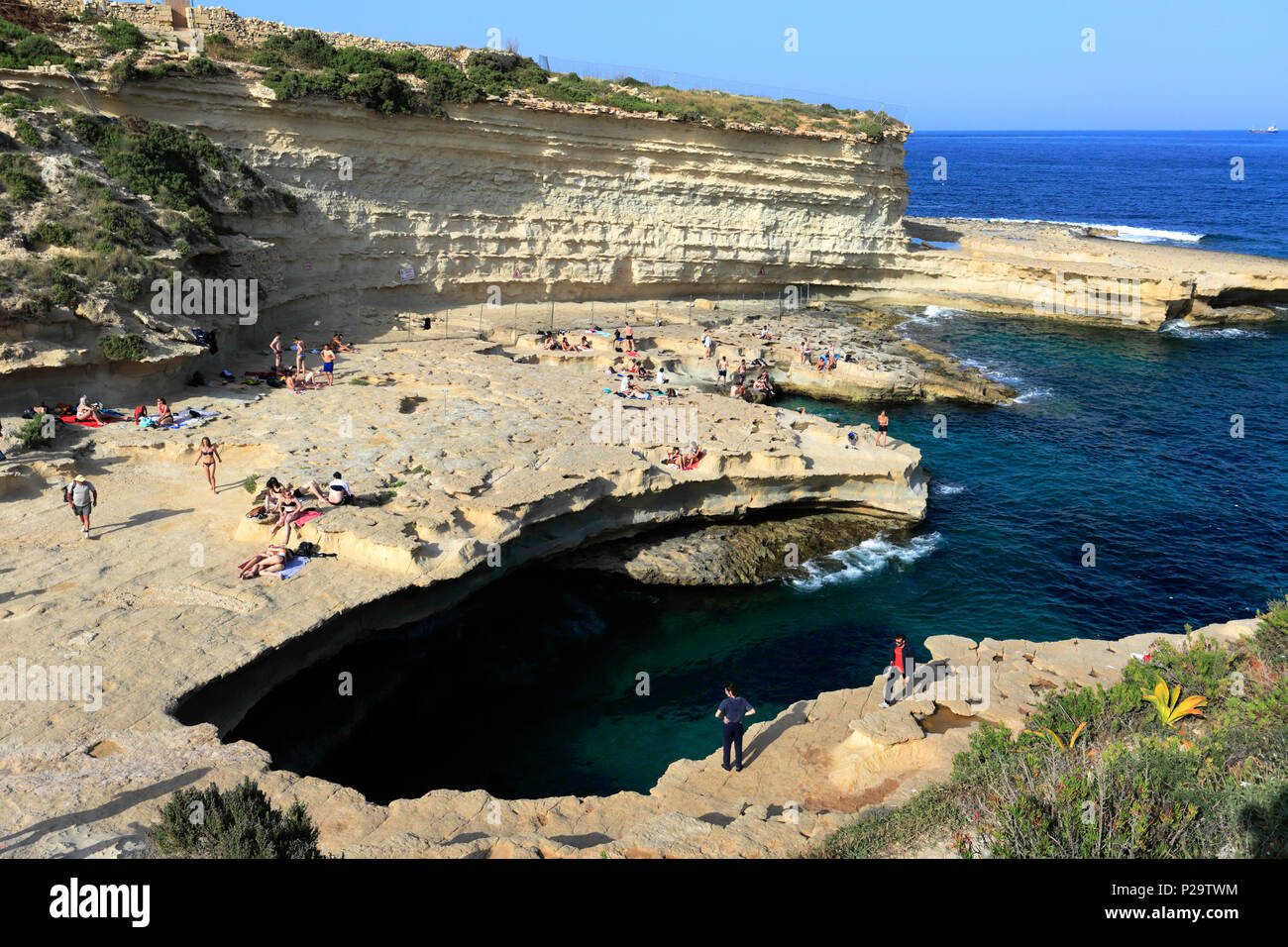 La piscine, piscine naturelle, ville Marsaxlokk, Delimara Point, au sud ...