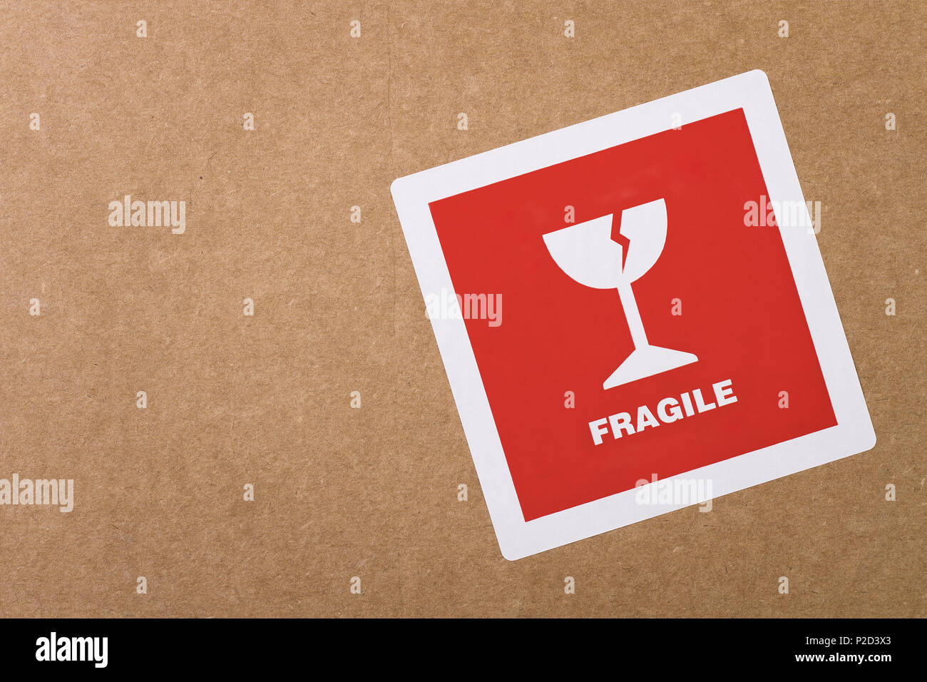 Symbole De Verre Rouge Fragile Banque d'image et photos - Alamy