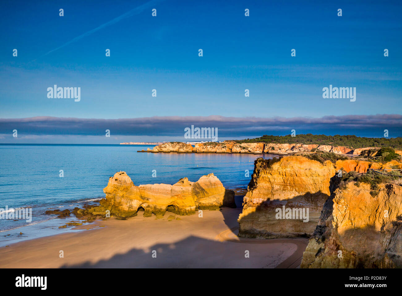 Vue sur la plage de praia da rocha Banque de photographies et d’images ...