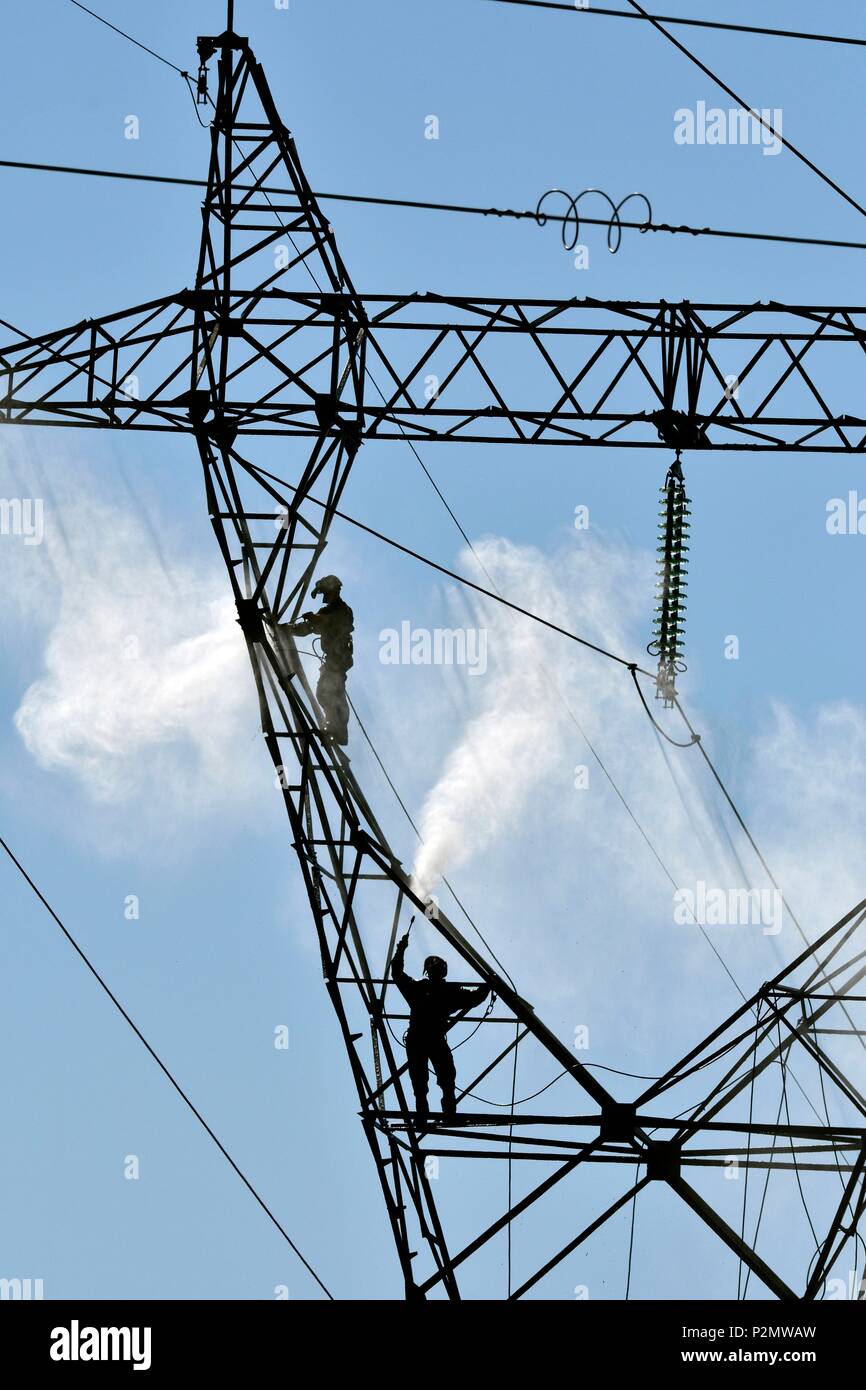 Pylone électrique france Banque de photographies et d’images à haute ...