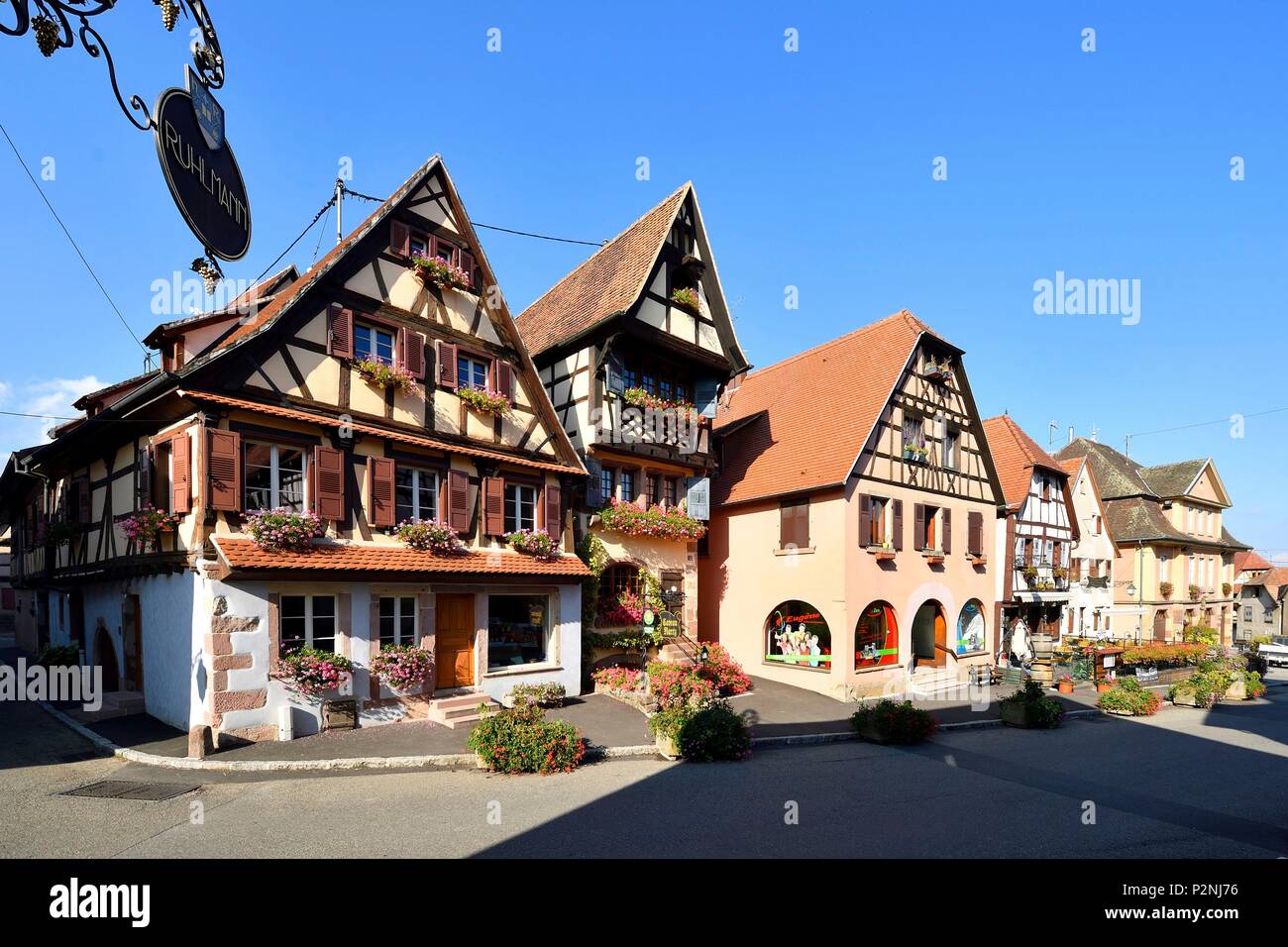 La France, Bas Rhin, Alsace Wine Route, Dambach La Ville Photo Stock ...