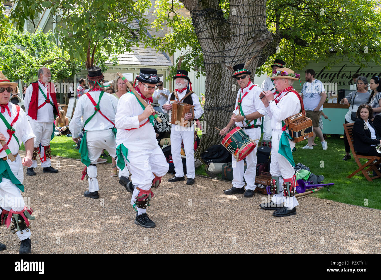 Traditional english folk dance Banque de photographies et d’images à ...