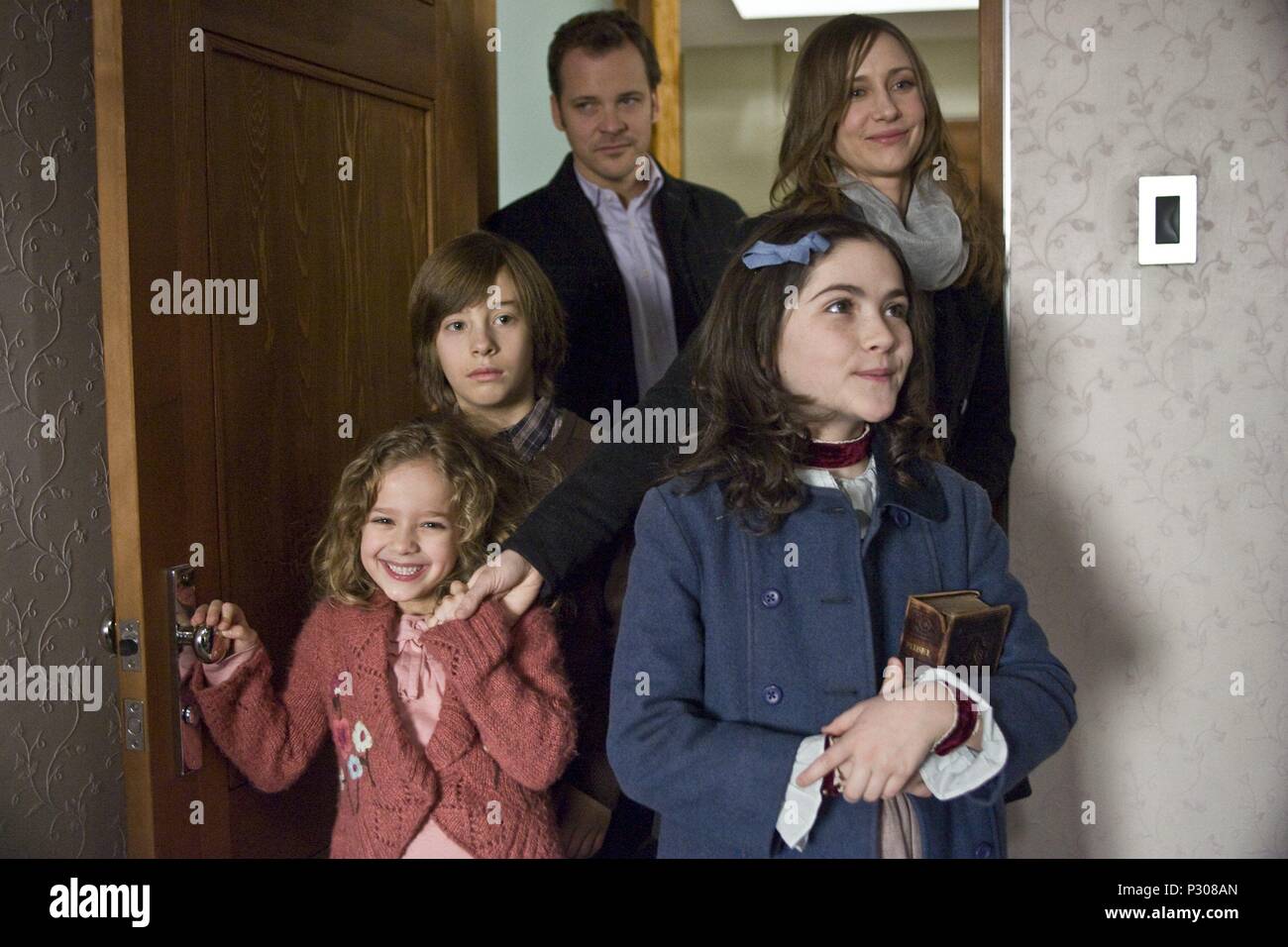 Peter sarsgaard vera farmiga orphan Banque de photographies et d’images ...