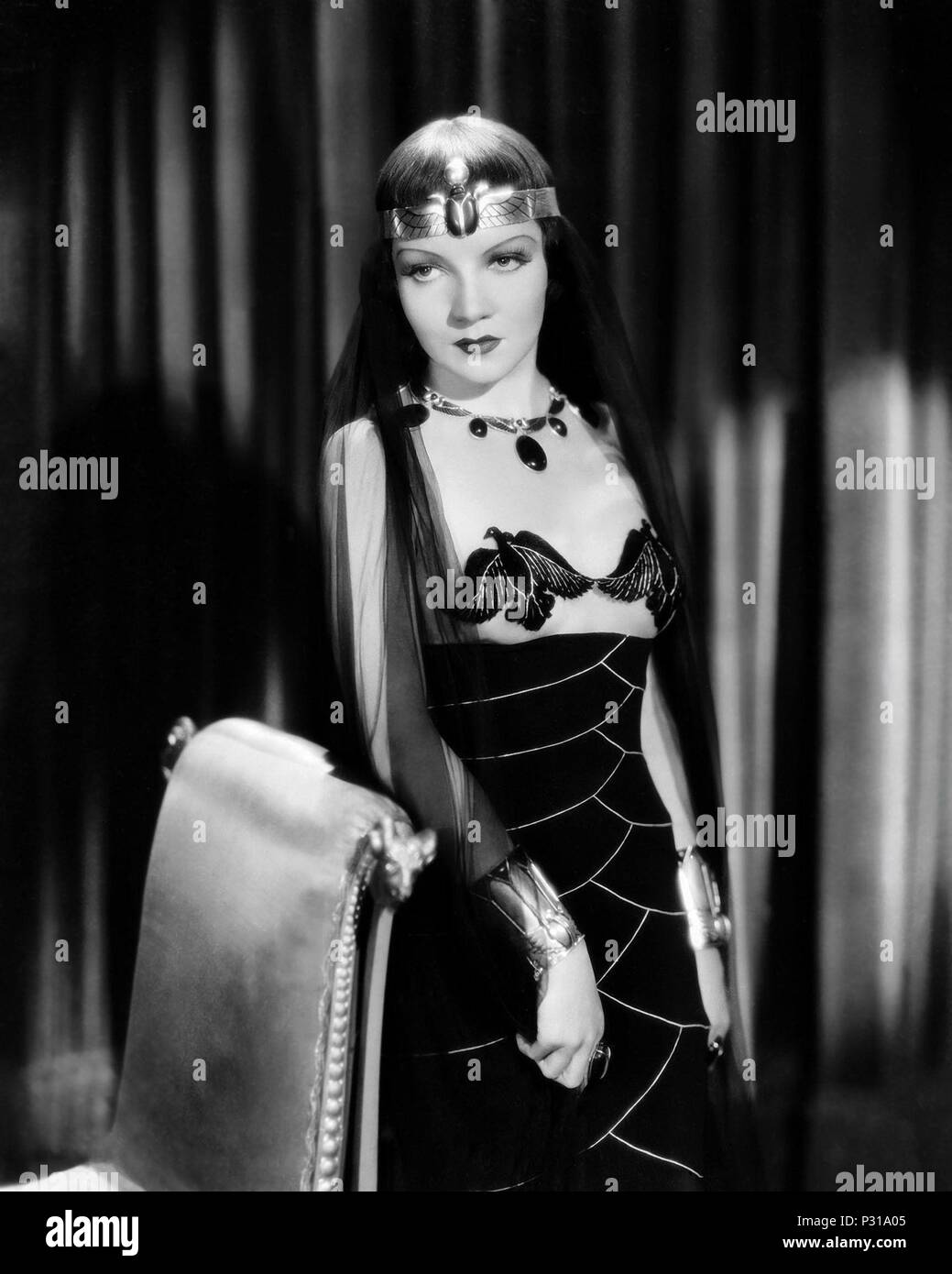 Cleopatra 1934 cecil demille claudette Banque de photographies et d’images à haute résolution ...