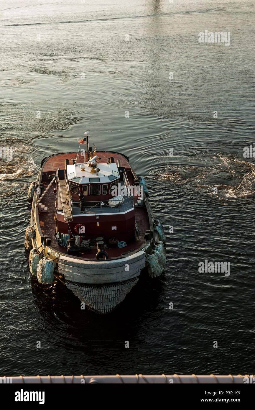 Remorqueur bateau remorqueur fin pia pia Banque de photographies et d’images à haute résolution ...