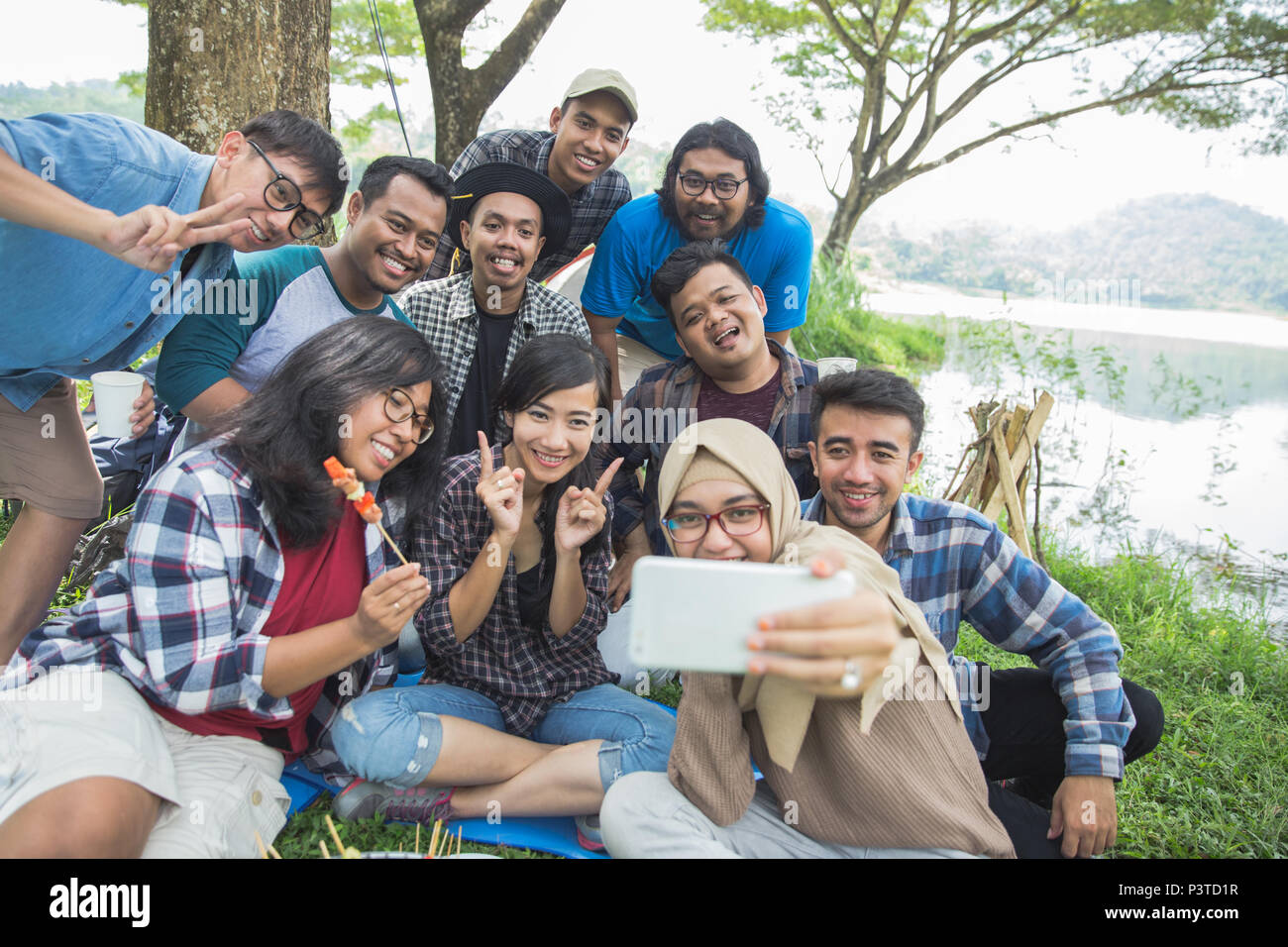 Camping Barbecue Banque d'image et photos - Alamy