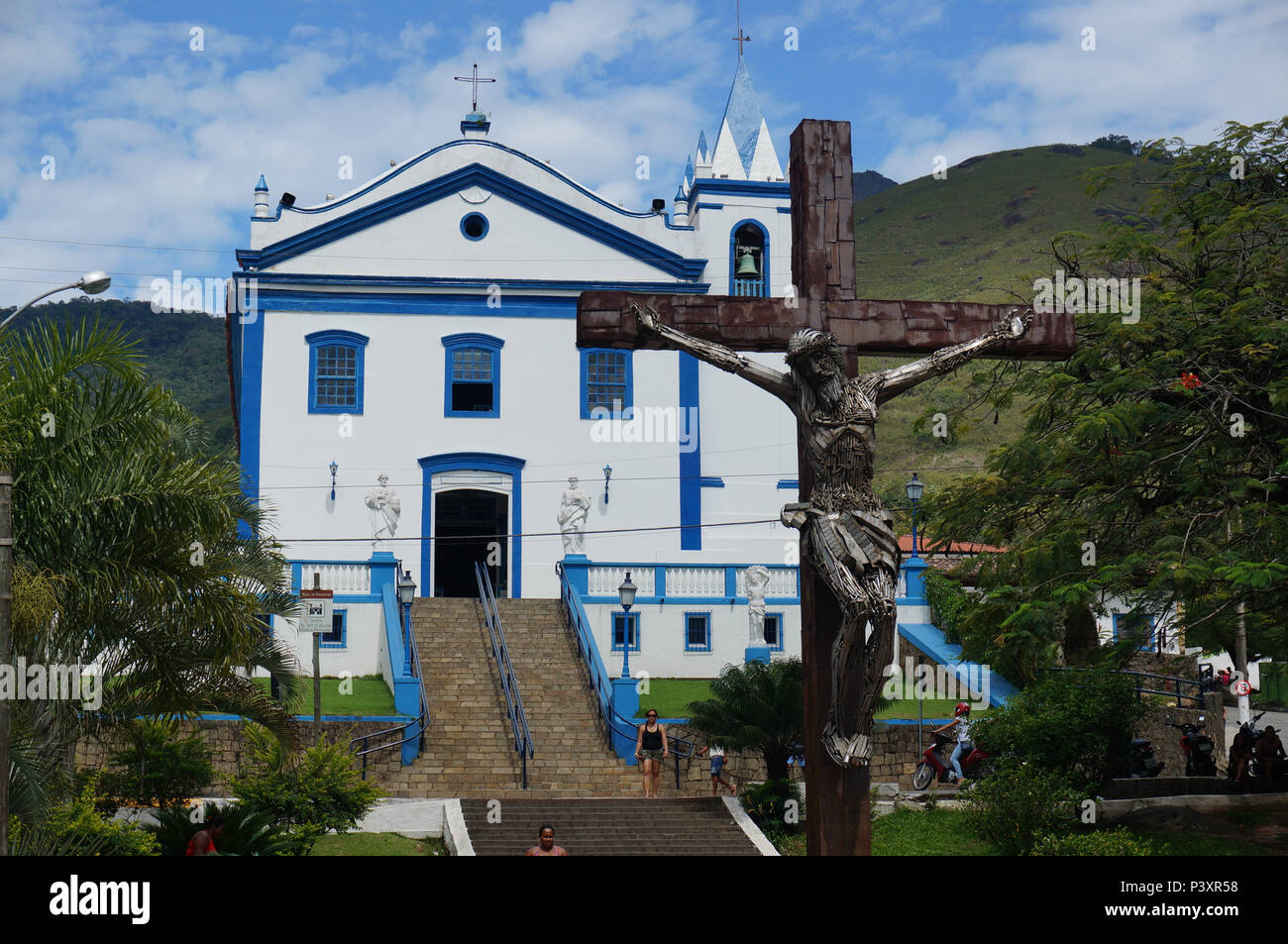 Escultura de Lata Cruz e Cristo do Artista Gilmar Pinna e local Igreja ...