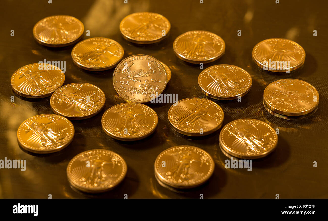 Une once d'or Banque de photographies et d’images à haute résolution ...