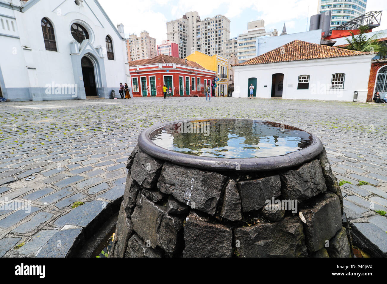 Bebedouro do Largo da Ordem, marco zero da colonização da Cidade de São ...
