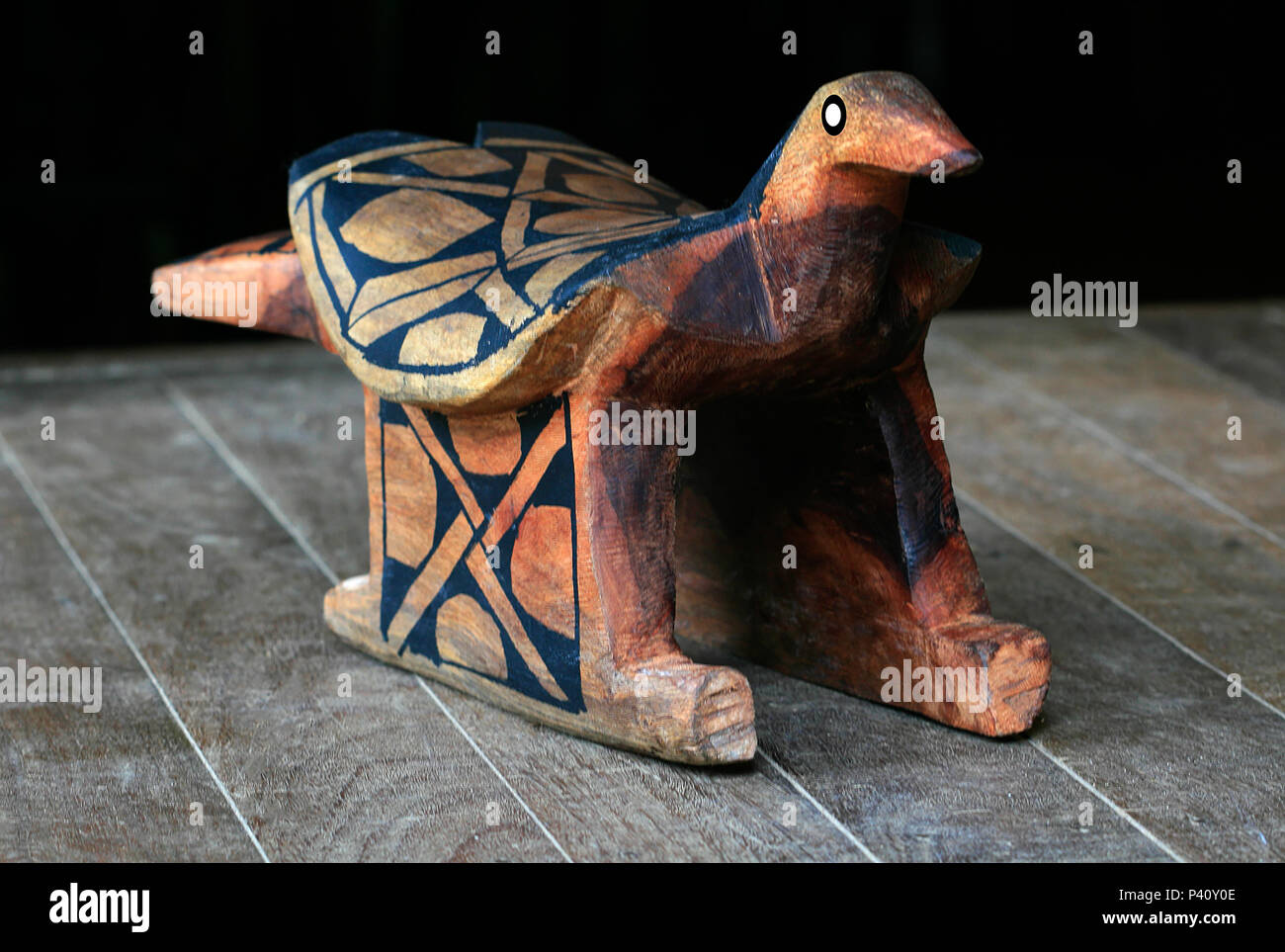 Banco de madeira kuikuro Banque de photographies et d’images à haute ...