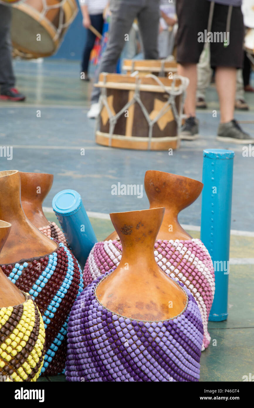 Instruments de maracatu Banque de photographies et d’images à haute ...
