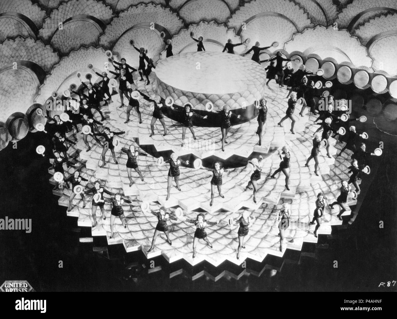 Folies Bergere De Paris Banque d'image et photos - Alamy