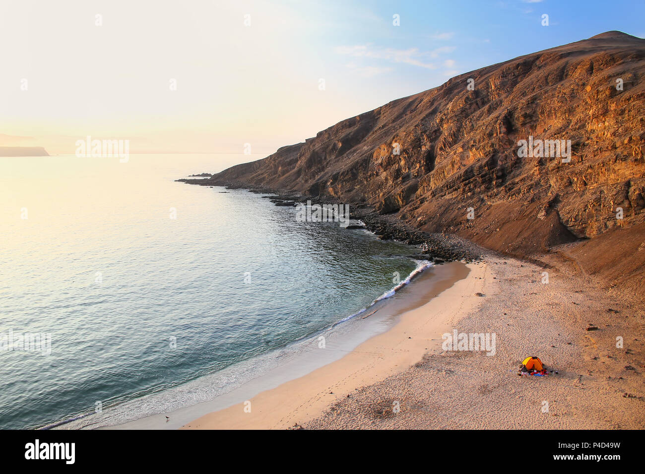 La Mina Beach au petit matin dans la réserve nationale de Paracas, au ...