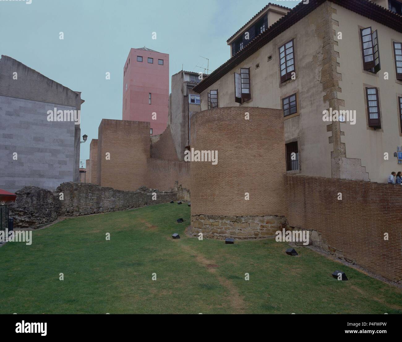 Murallas romanas Banque de photographies et d’images à haute résolution ...