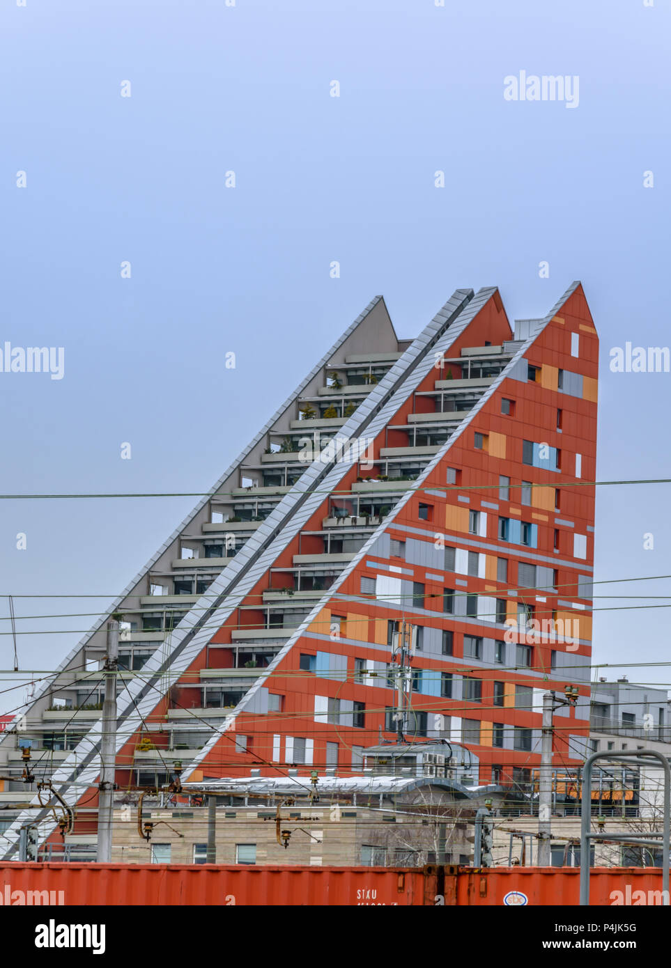 Triangle building Banque de photographies et d’images à haute ...