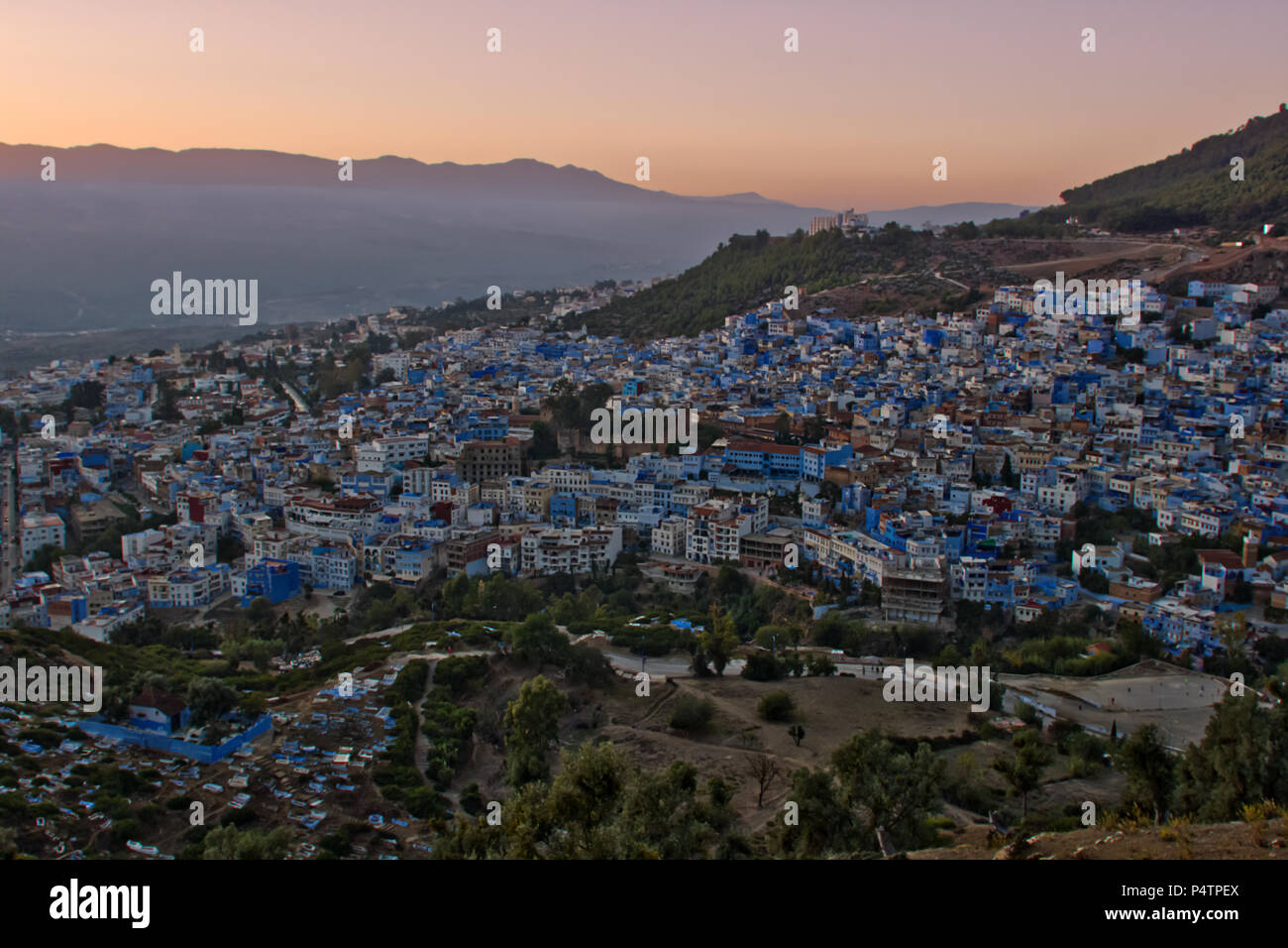 Chefchaouen au coucher du soleil Banque de photographies et d’images à ...