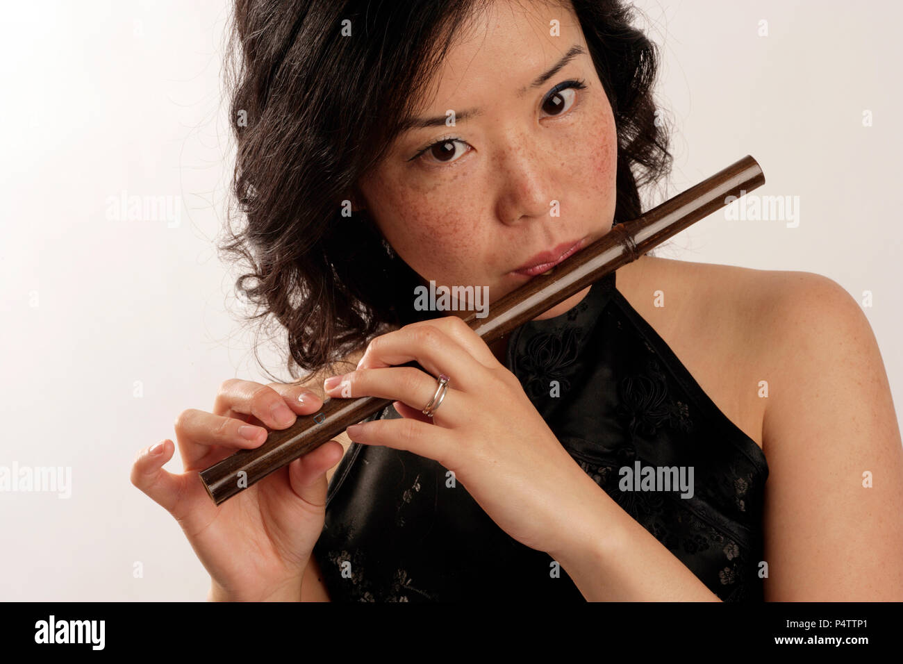 Chinese flute player Banque de photographies et d’images à haute ...