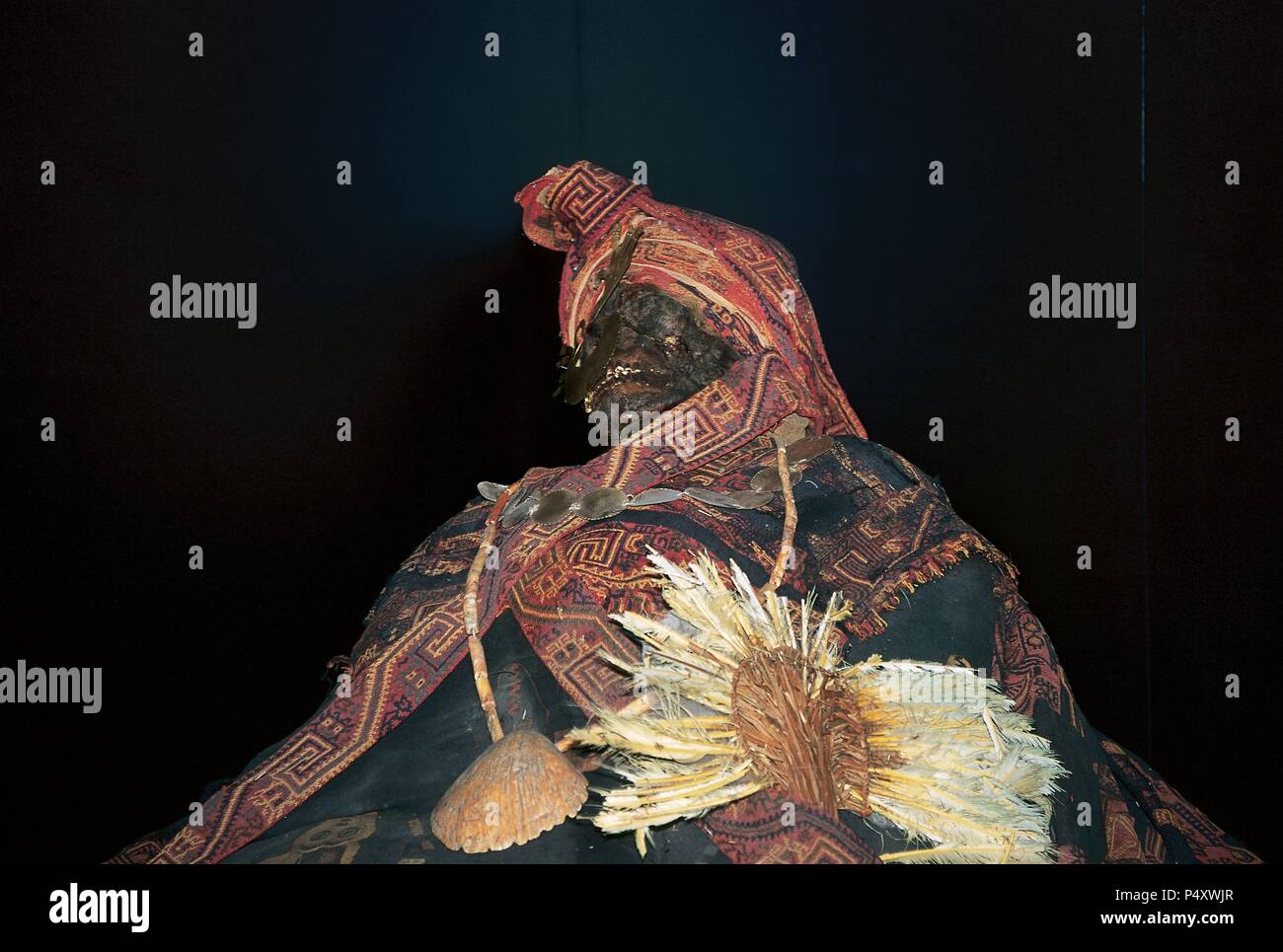 ARTE PRECOLOMBINO. Le Pérou. MOMIA DE PARACAS. Detalle. Museo de ...
