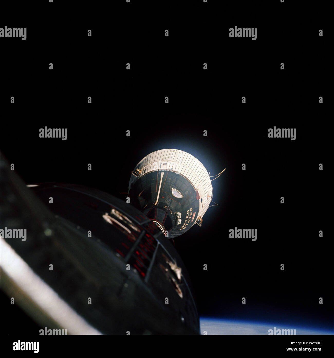 Rendezvous of gemini 6 and 7 in space Banque de photographies et d ...