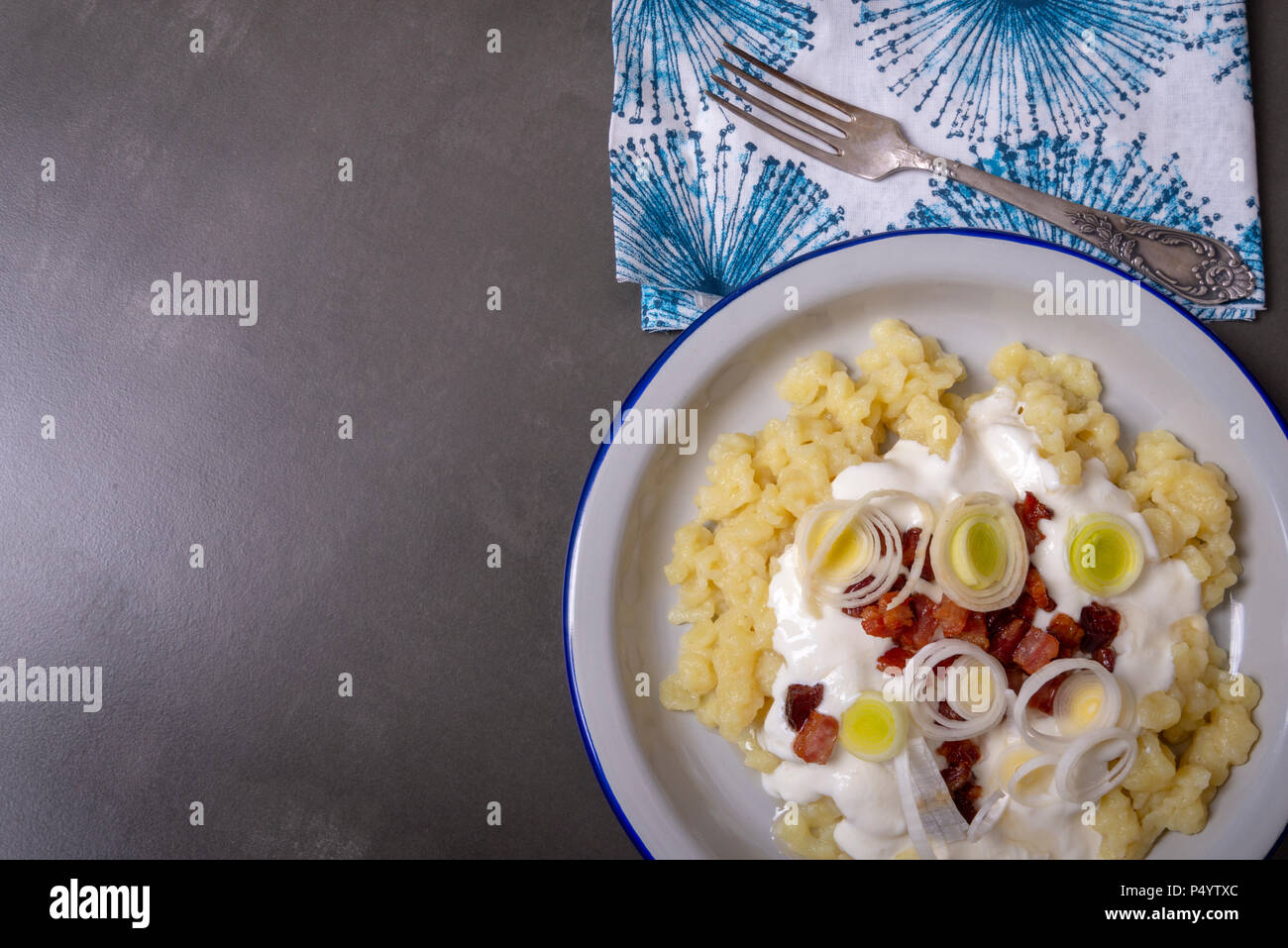 Bryndzove halusky. Le plat traditionnel slovaque - boulettes de pommes ...