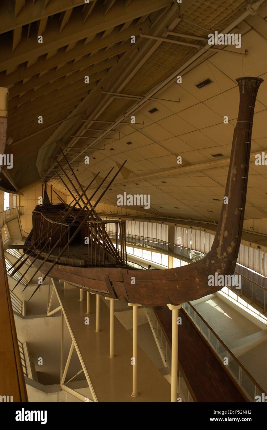 Se trouve dans l'ARTE. IMPERIO ANTIGUO. Le DINASTIA IV. BARCA SOLAR DE ...