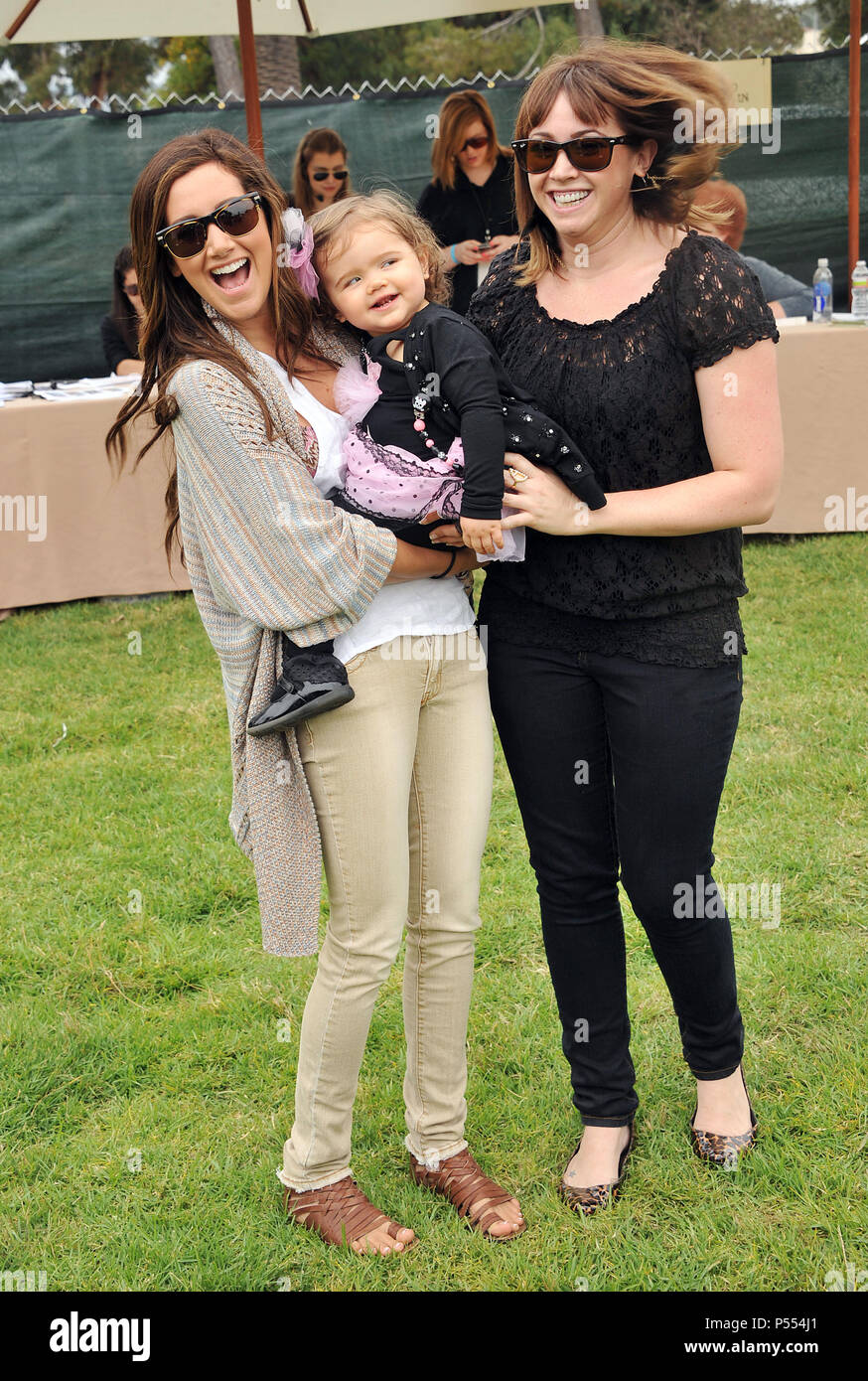Ashlee Tisdale, Sœur Jennifer, nièce Mikayla lors de la Fondation de l ...