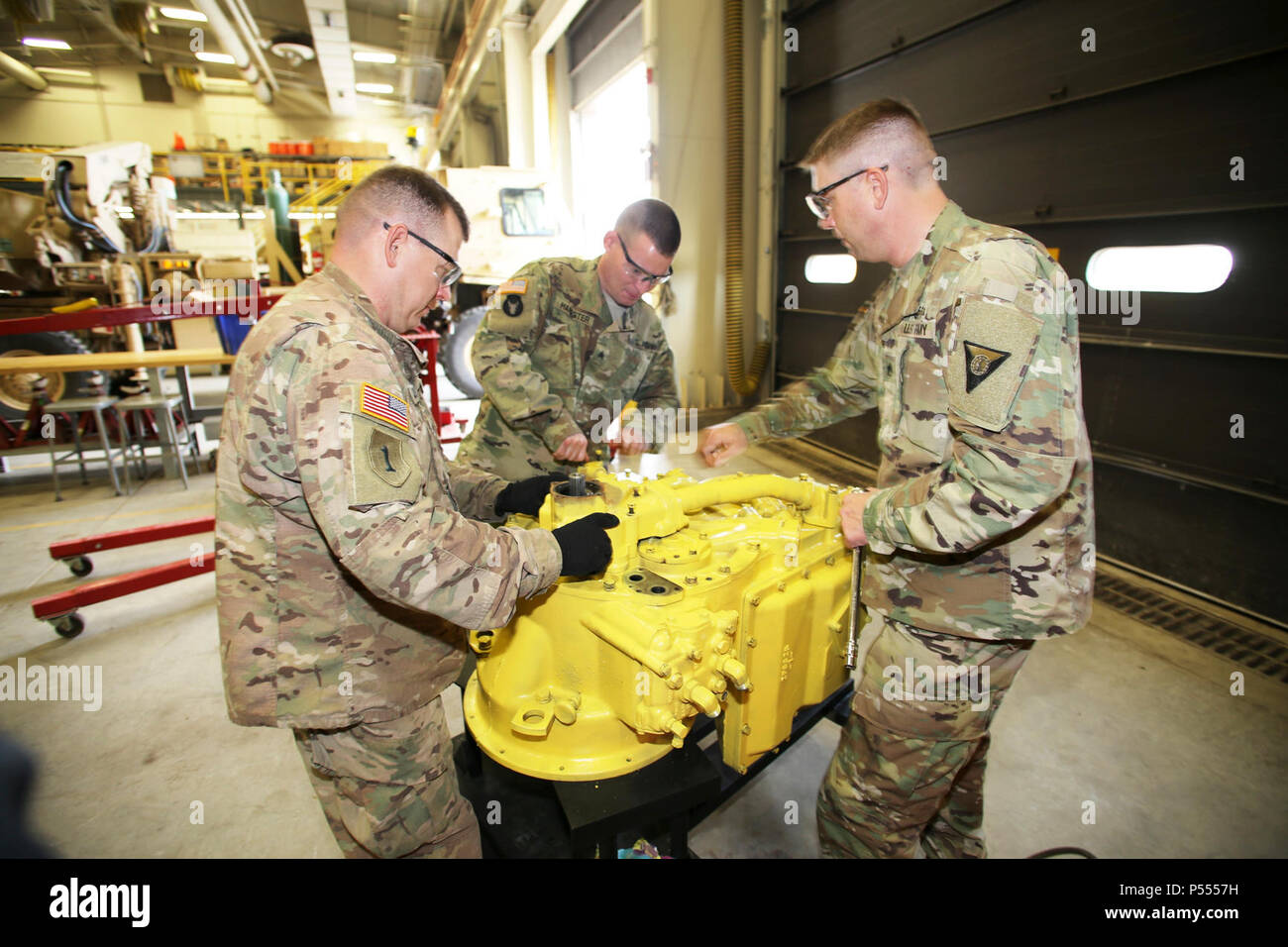 Army oil analysis program Banque de photographies et d’images à haute ...