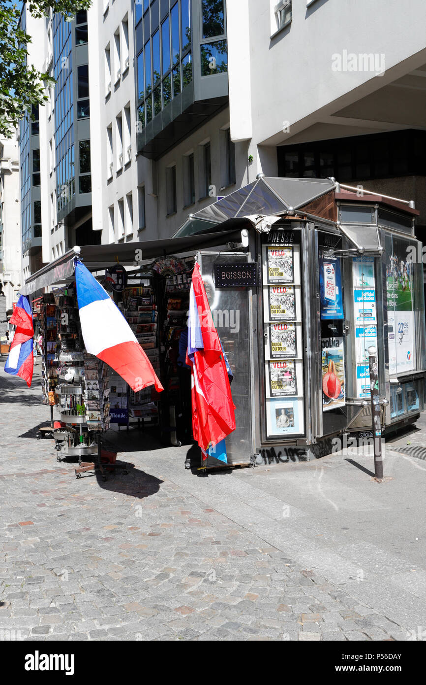 Kiosque Journal Paris Banque d'image et photos - Alamy