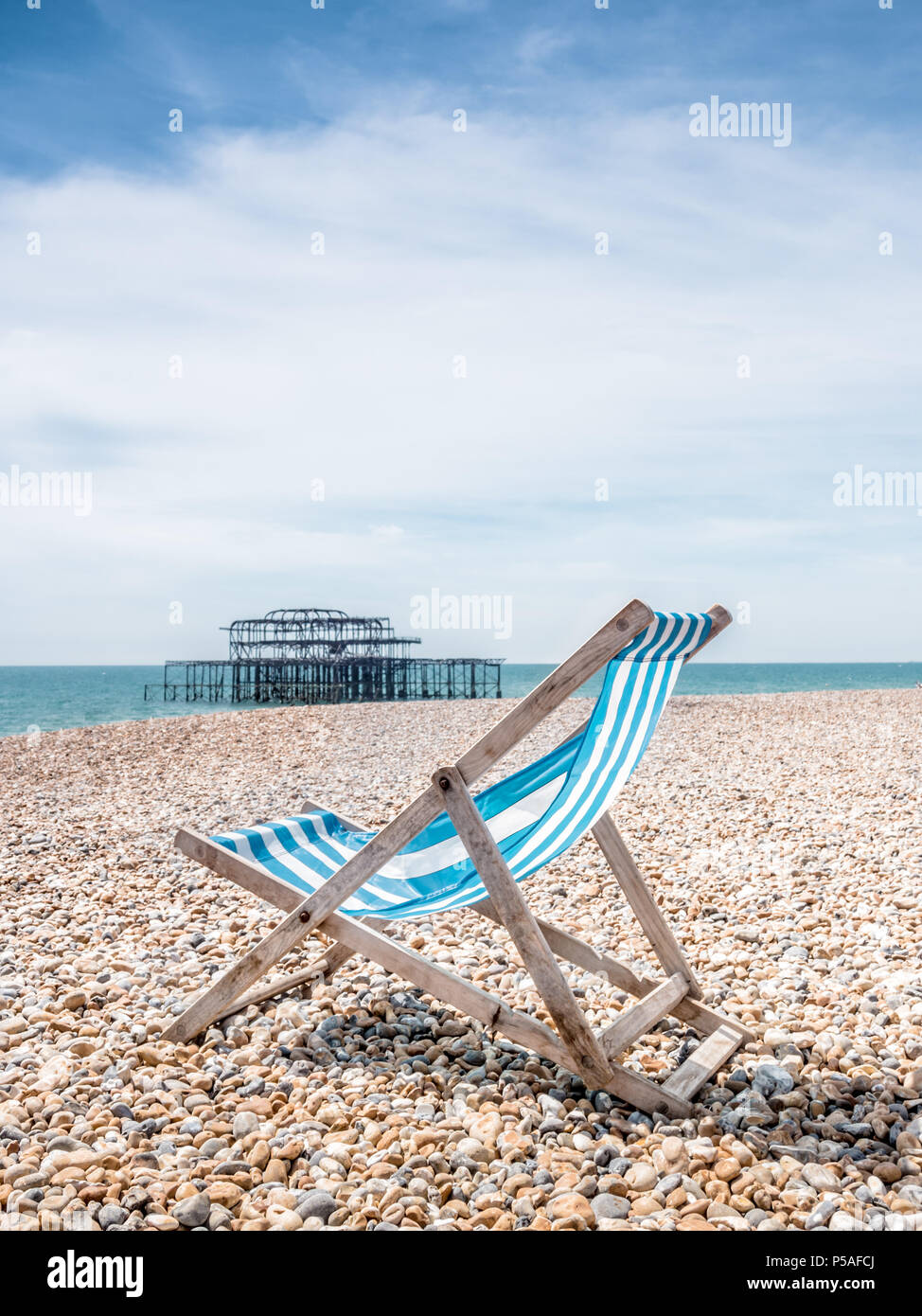 Chaise solitaire plage Banque de photographies et d’images à haute ...