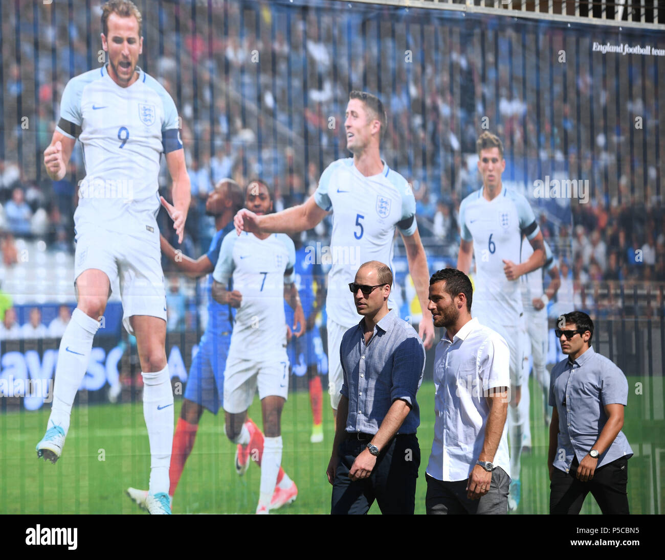 Footballeur tomer hemed assister Banque de photographies et d’images à ...