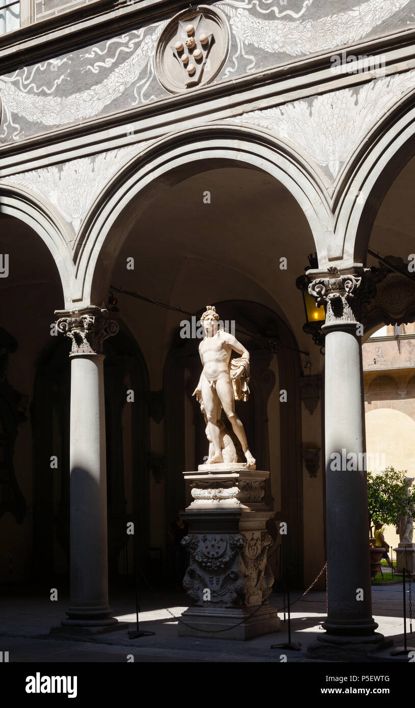 Palazzo medici riccardi column Banque de photographies et d’images à ...