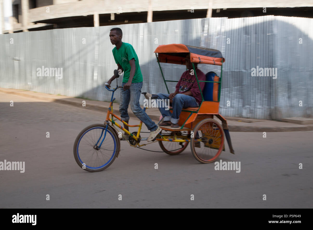 Cyclo pousse Banque de photographies et d’images à haute résolution - Alamy