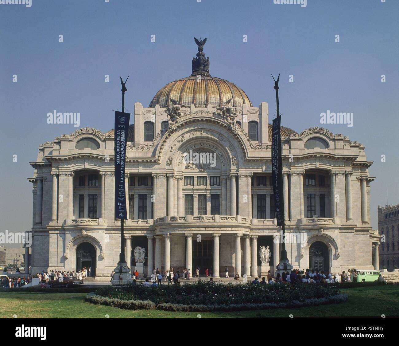 PALACIO DE BELLAS ARTES DE MEXICO INAUGURADO EN 1937. Auteur : Adamo ...
