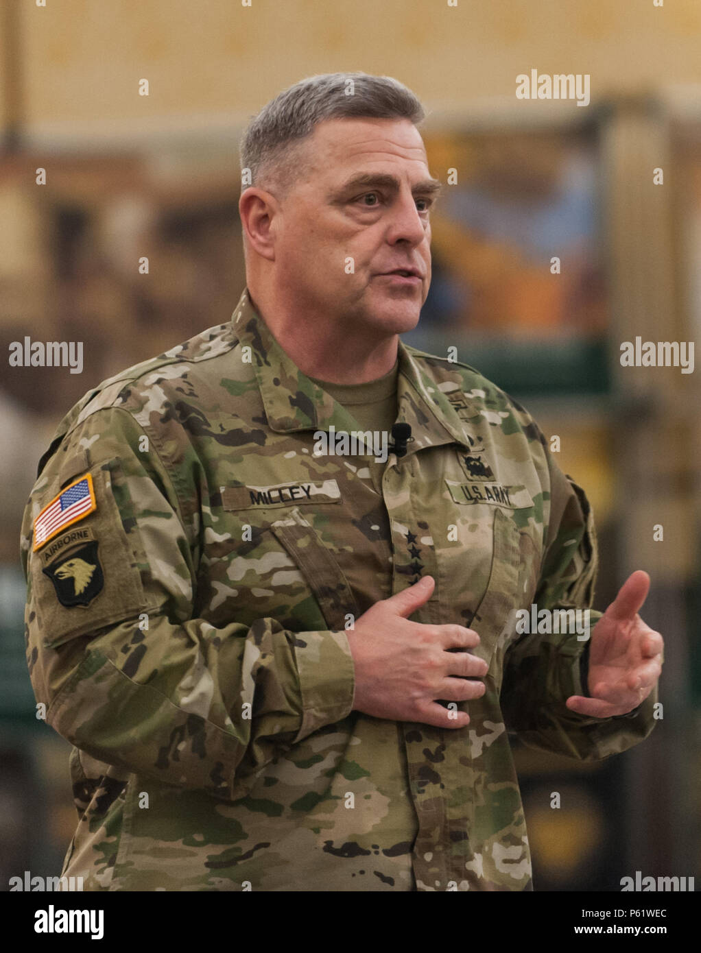 Le Général Mark Milley, Chef du personnel de l'armée américaine, les ...