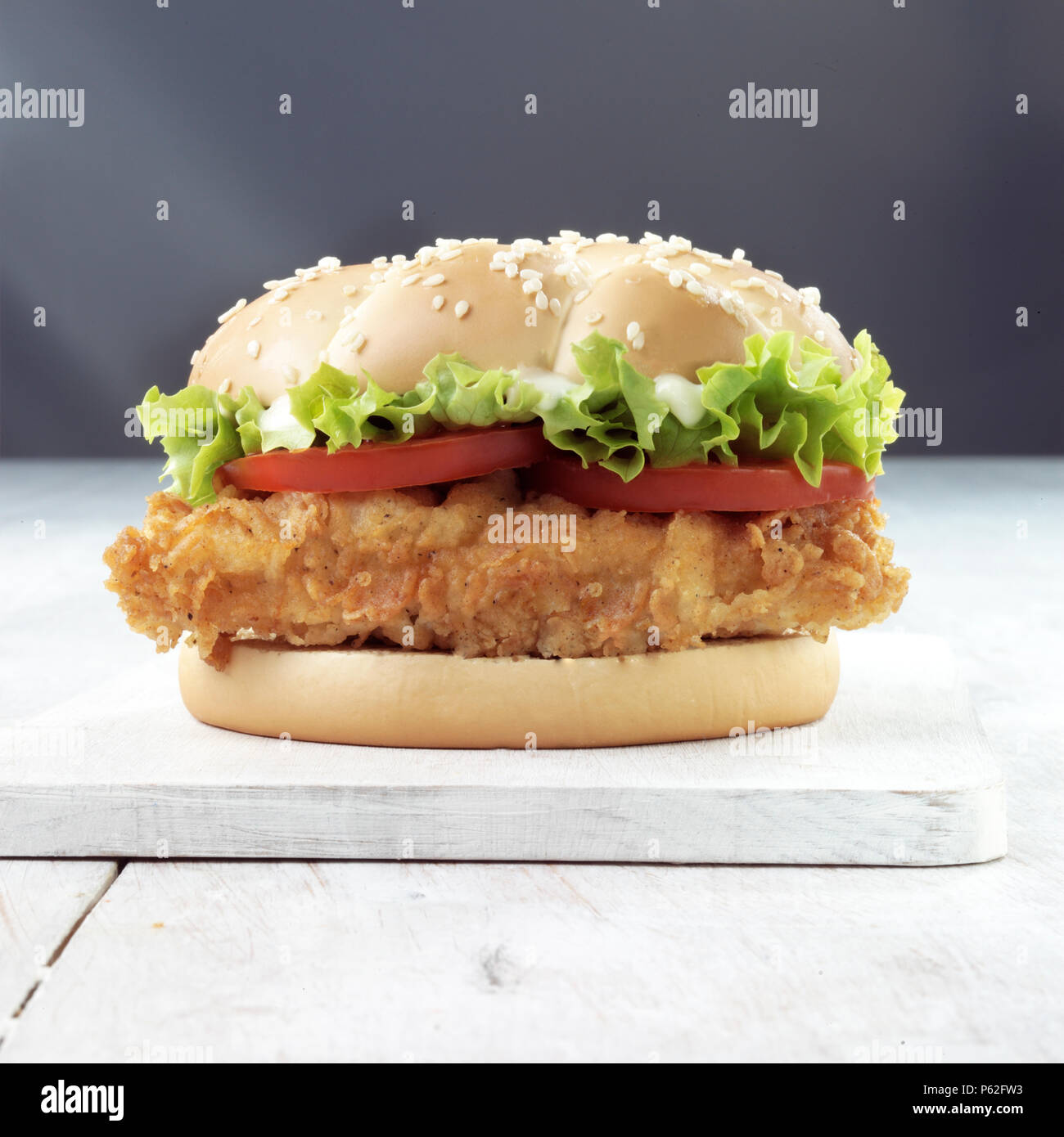 Burger de poulet frit Banque de photographies et d’images à haute ...