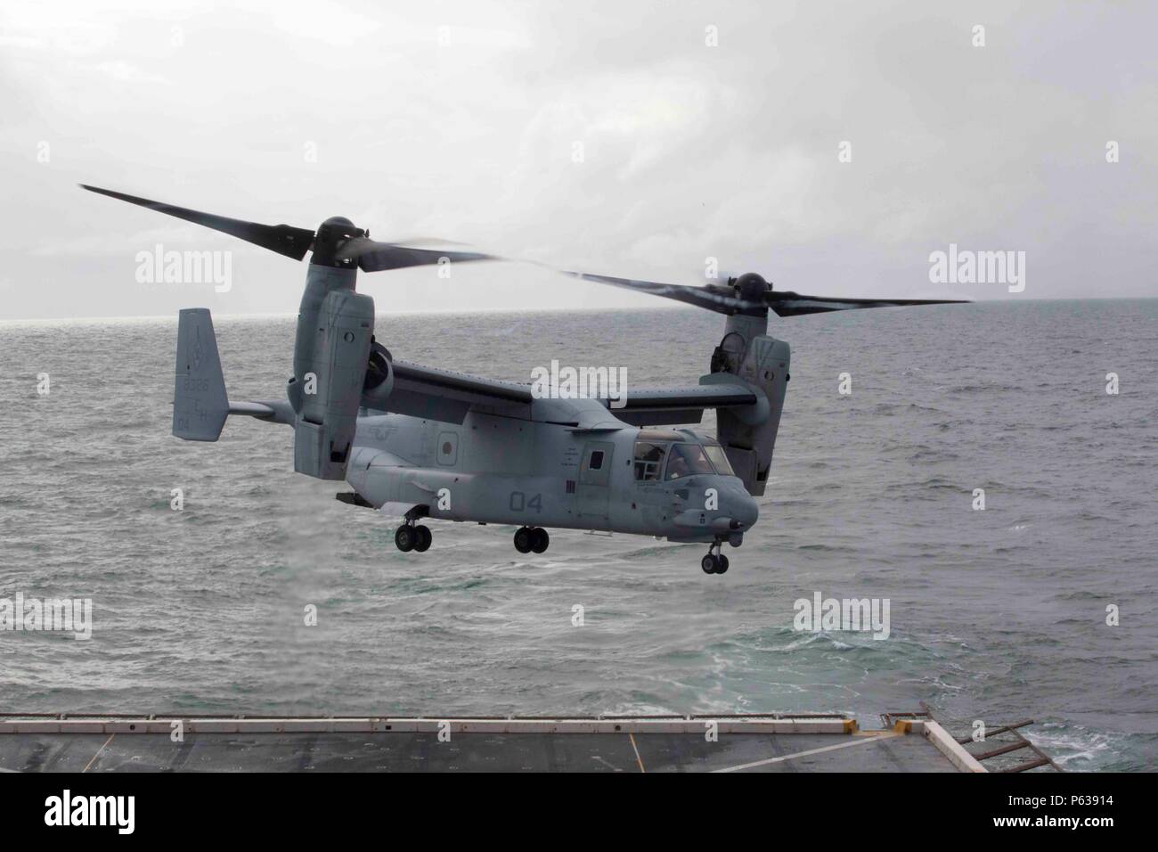 Avec les Marines de l'escadron 264 à rotors basculants moyen (renforcée ...