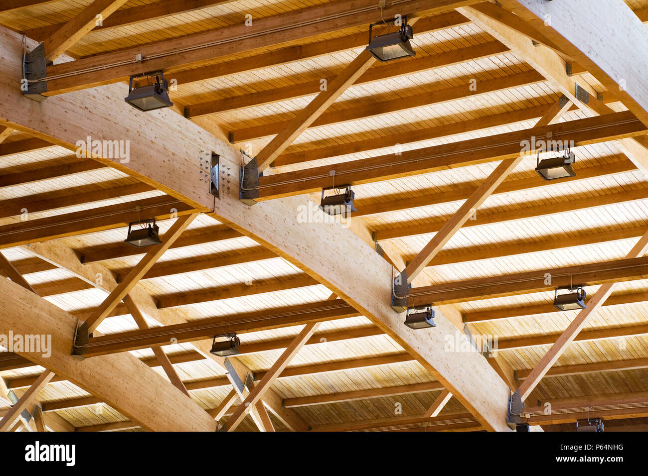 Structure de toit en bois Banque de photographies et d’images à haute ...