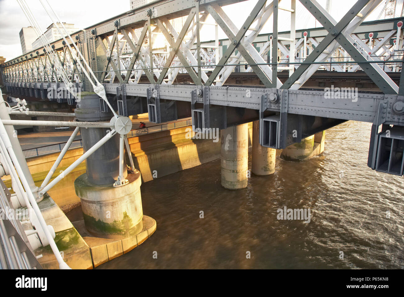 Hungerford rail bridge Banque de photographies et d’images à haute ...