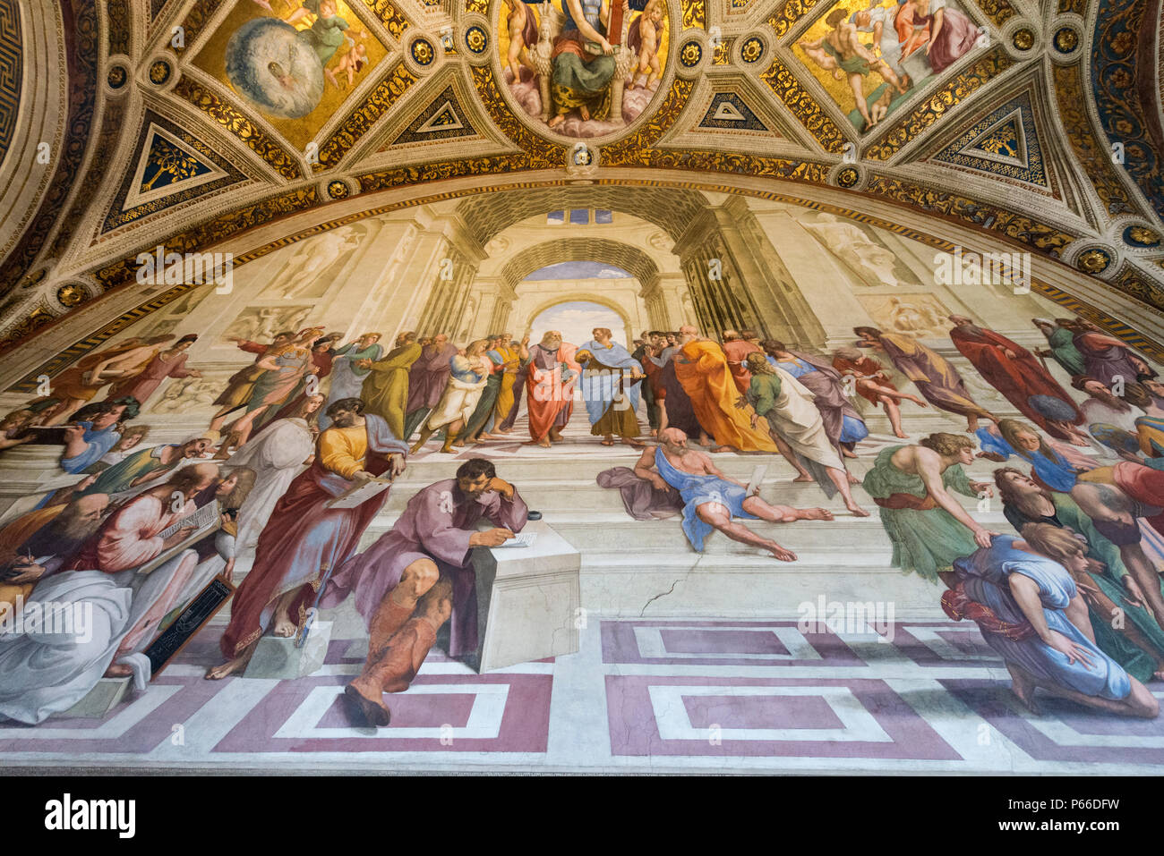 Fresque de l'École d'Athènes de Raphaël Sancio dans les Musées du ...