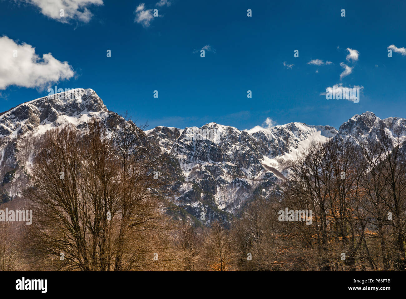 Massif des abruzzes Banque de photographies et d’images à haute ...