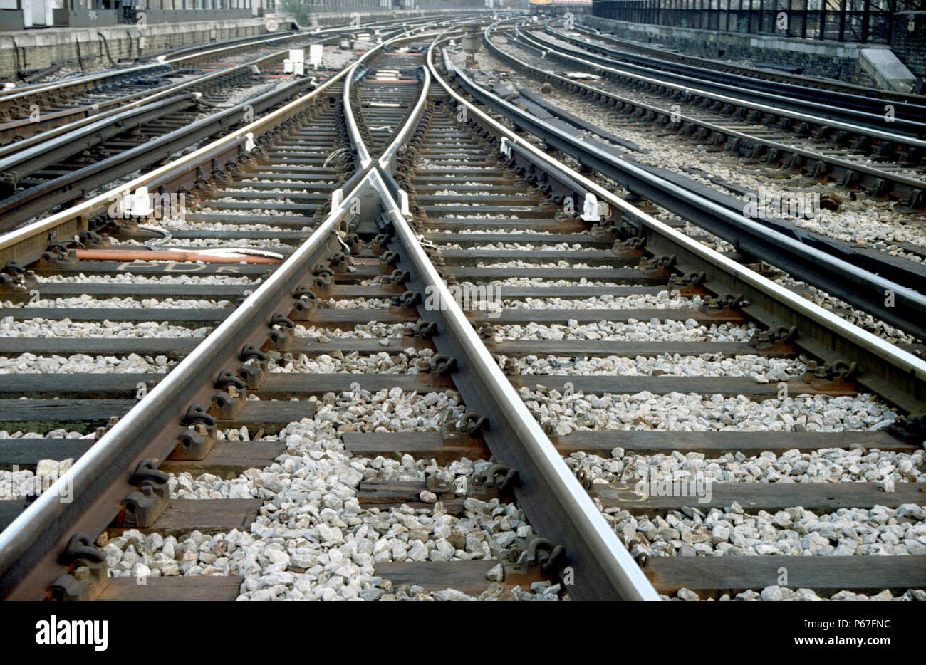 Electrified third rail Banque de photographies et d’images à haute résolution - Alamy