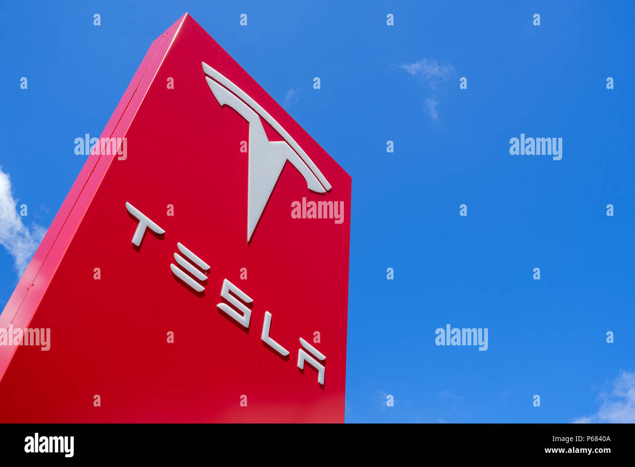 Tesla sign Banque de photographies et d’images à haute résolution - Alamy