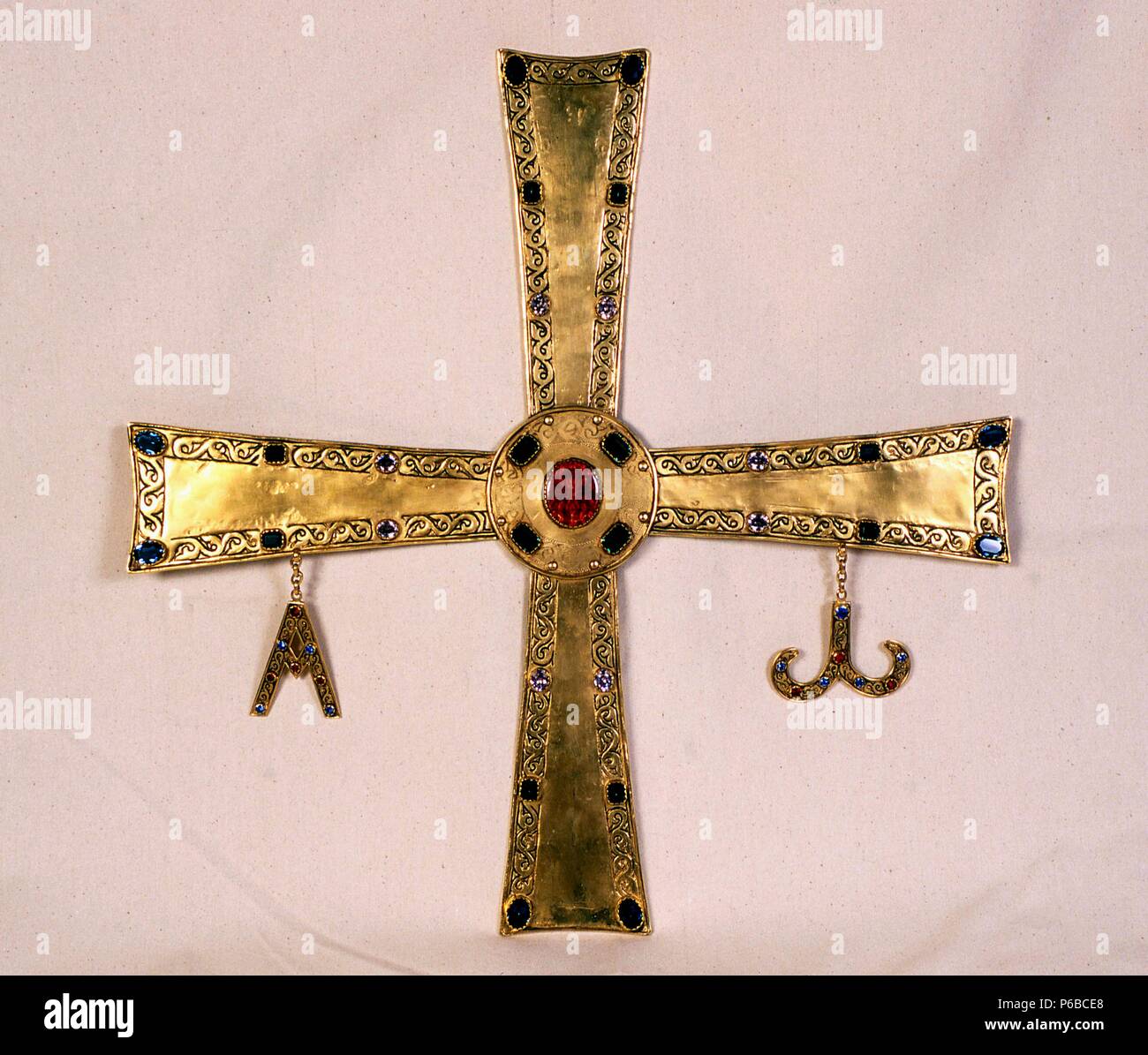 MUSEO DE LEÓN. La Cruz de Peñalba 1 es una Cruz votiva regalada, en el ...