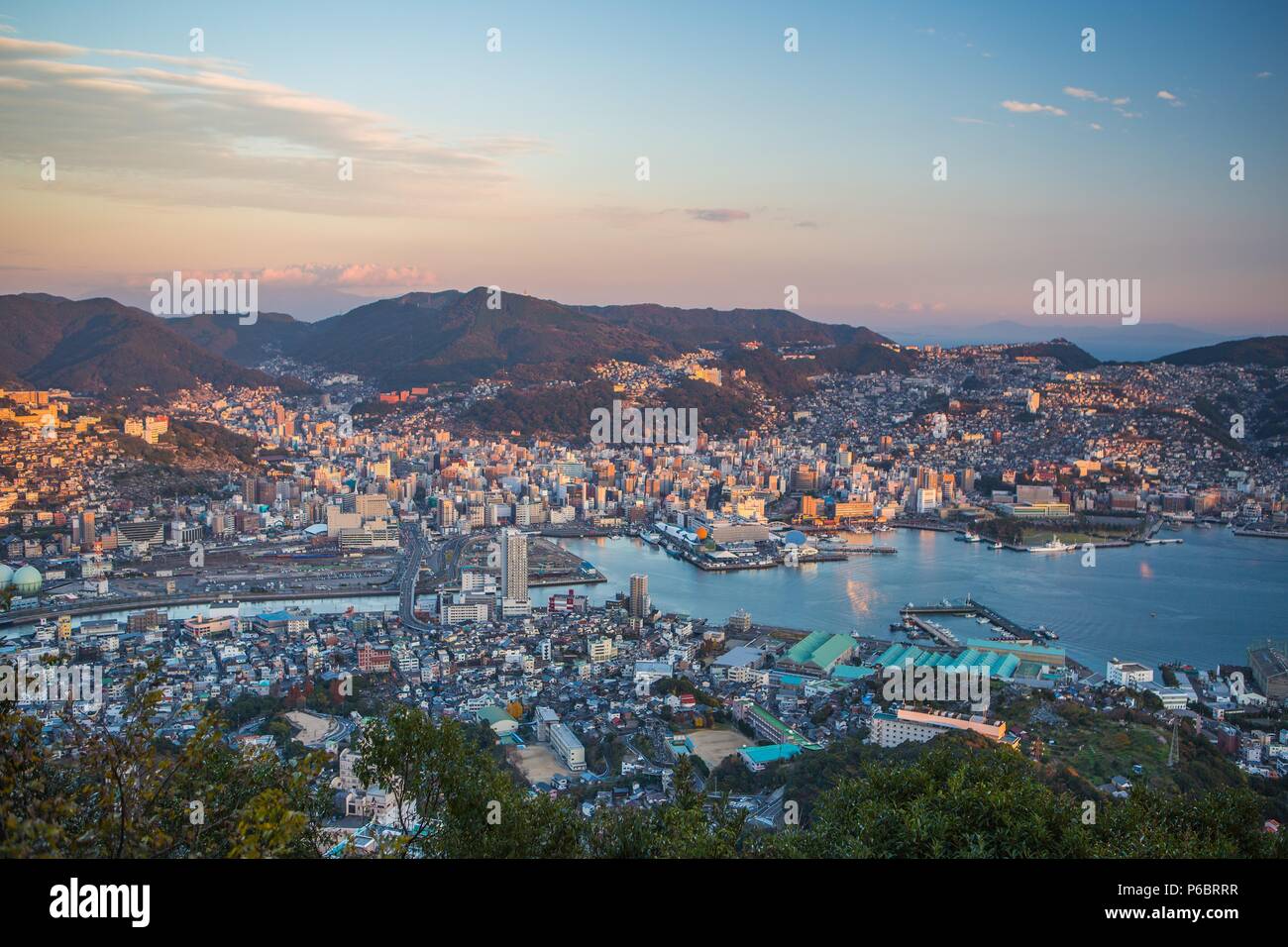 La ville de nagasaki nagasaki Banque de photographies et d’images à haute résolution - Alamy